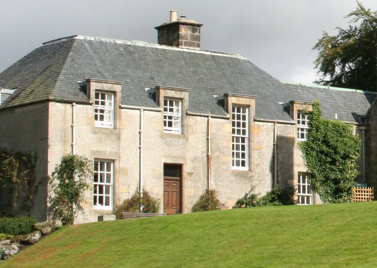 Alvie Estate North Wing garden view - Camping in Aviemore